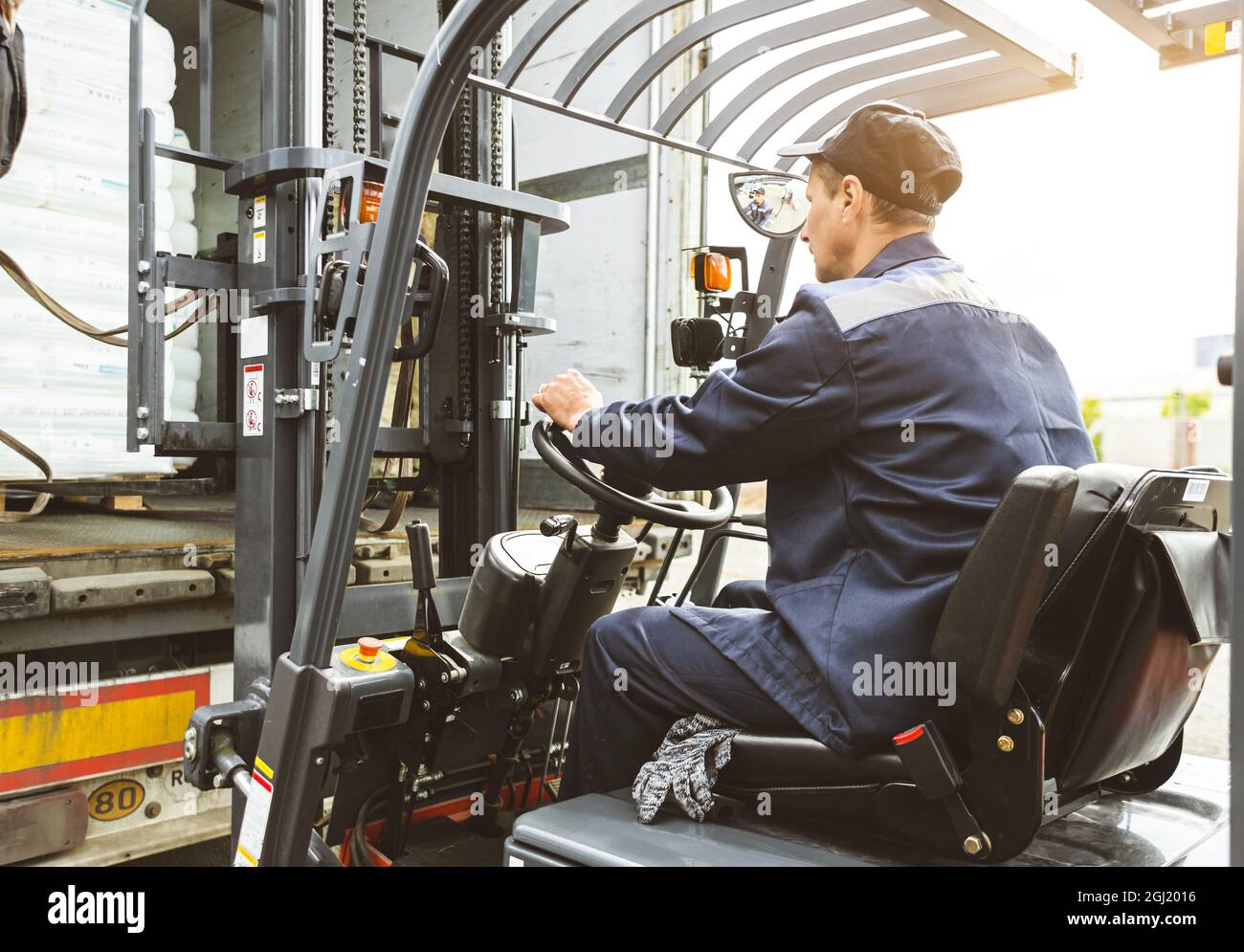 Man works on forklift hi-res stock photography and images - Alamy
