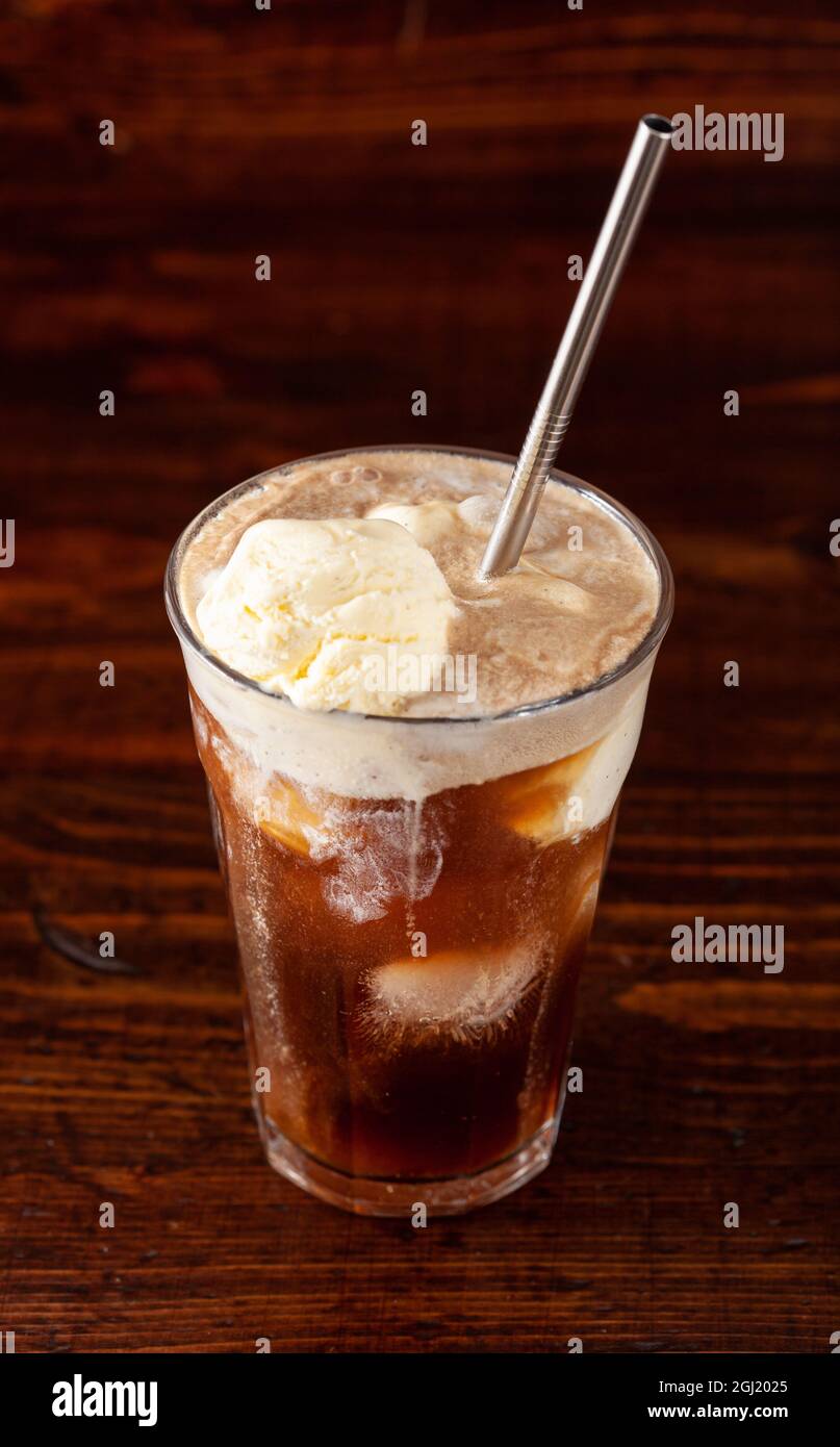 american ice cream float with cola Stock Photo - Alamy