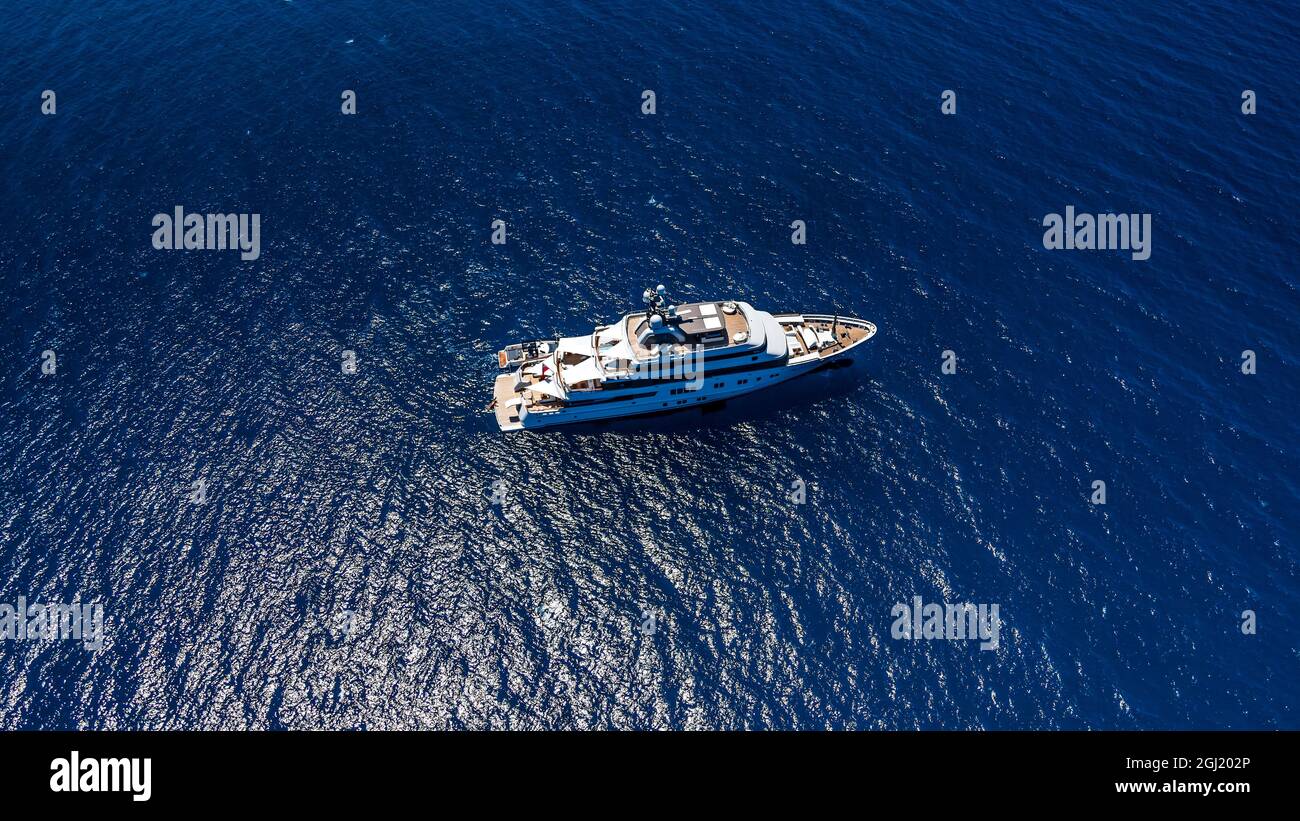 Aerial top view by drone of luxury yacht in the sea Stock Photo - Alamy