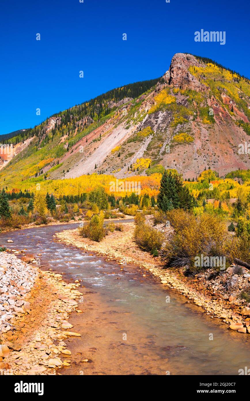 Red mountain pass hi-res stock photography and images - Alamy