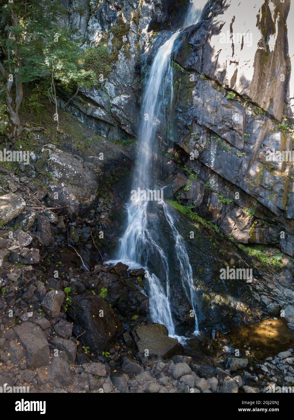 Scenic cliffside cascade hi-res stock photography and images - Alamy