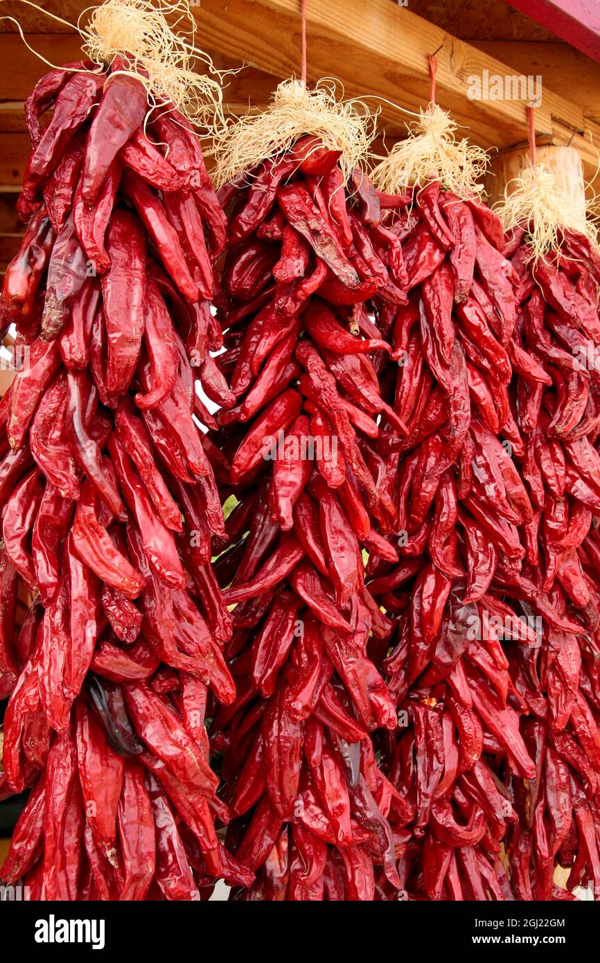 Red chiles hi-res stock photography and images - Alamy