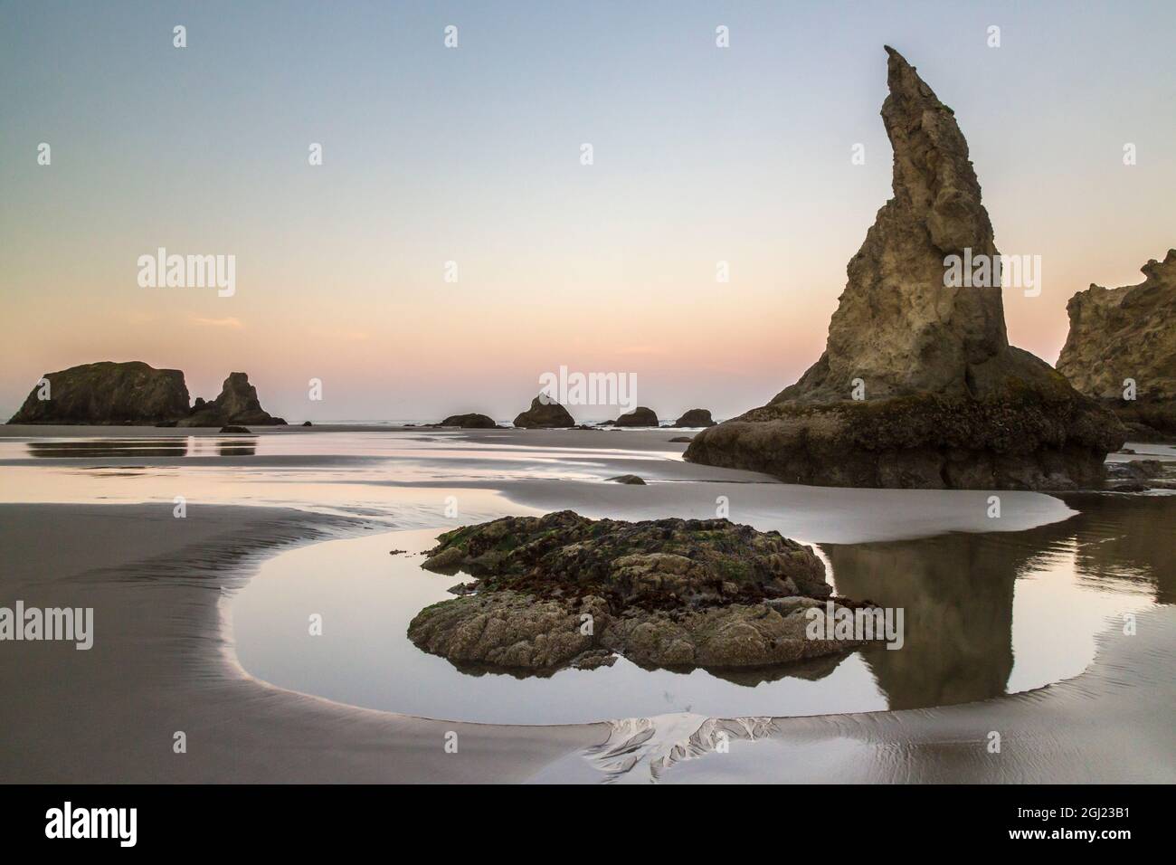 Wizards hat hi-res stock photography and images - Alamy