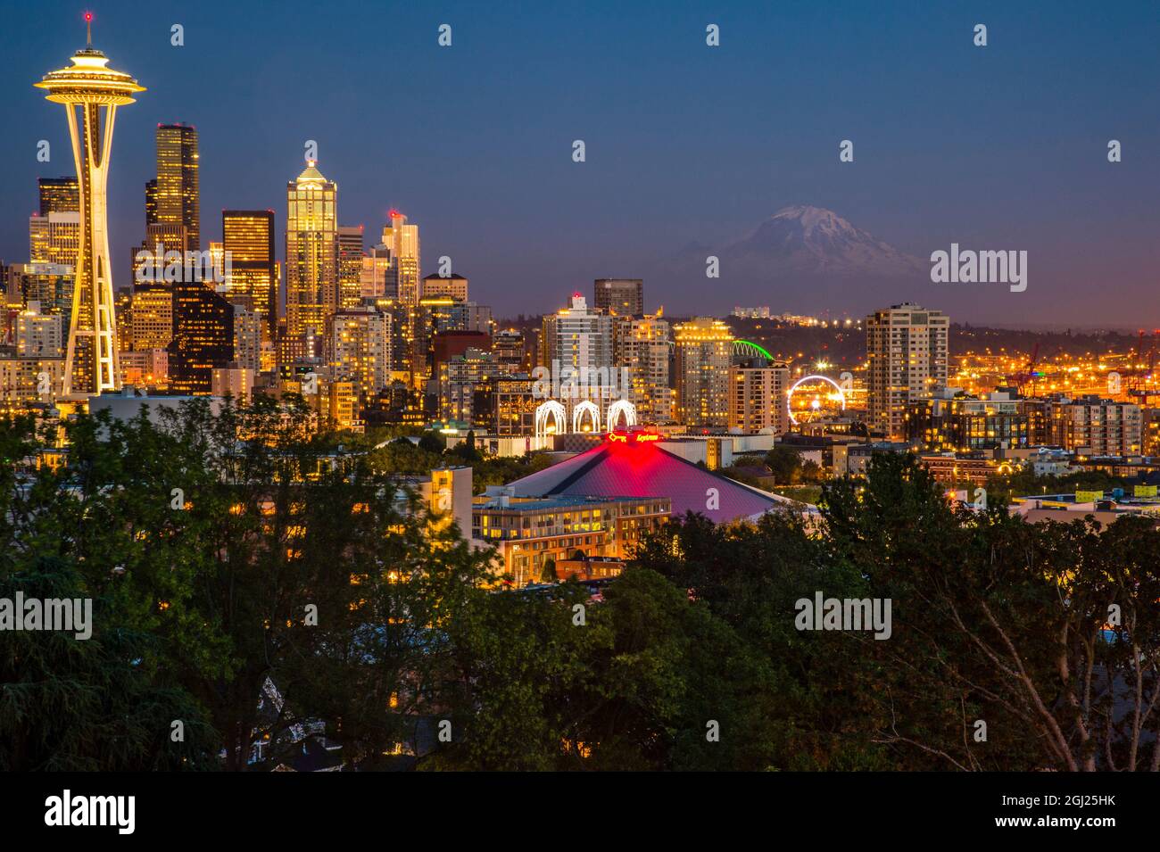 Seattle night scene hi-res stock photography and images - Alamy