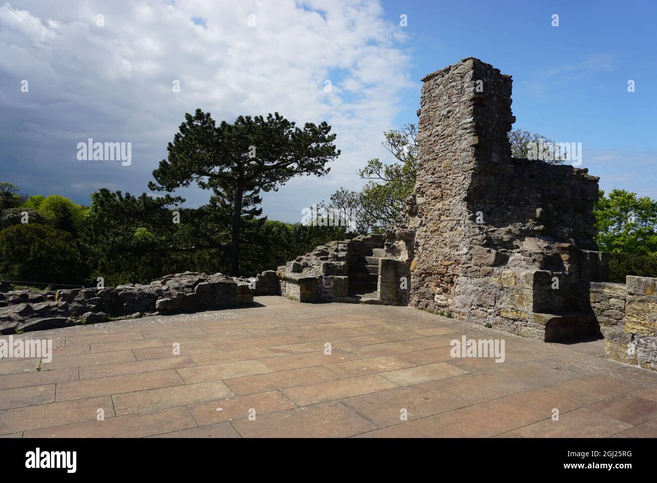 Scotlands oldest surviving castle hi-res stock photography and images ...