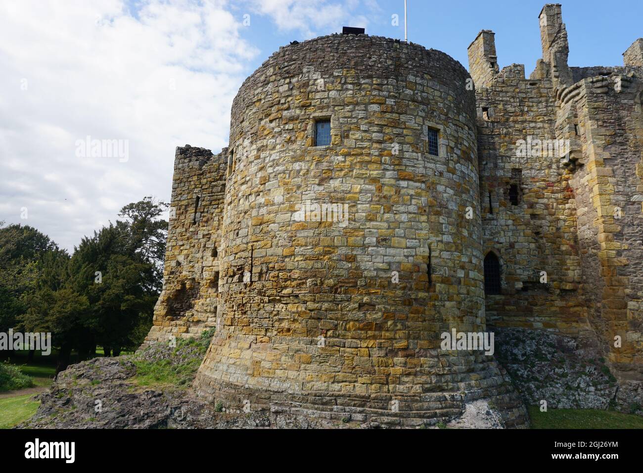 Scotlands oldest surviving castle hi-res stock photography and images ...