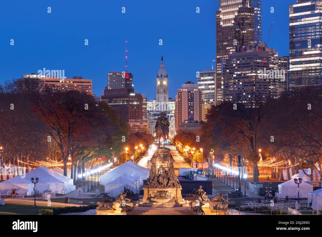 Philadelphia, Pennsylvania, USA in autumn overlooking Benjamin Franklin ...