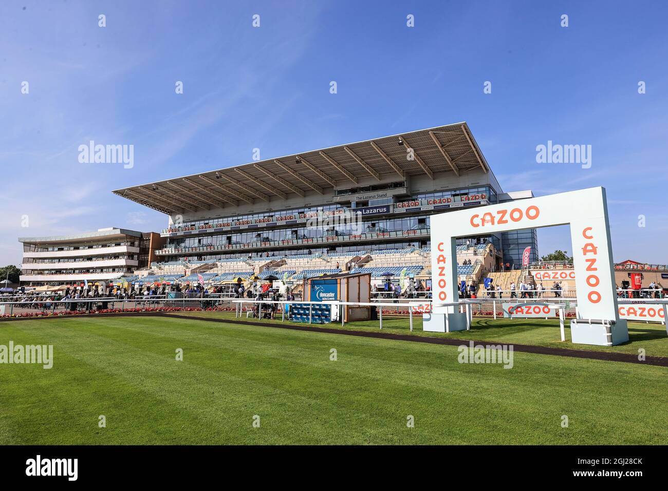 Doncaster racecourse grand stand hi-res stock photography and images ...