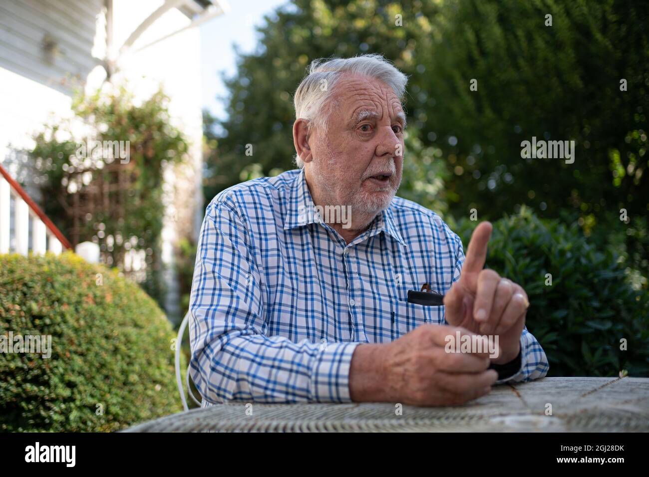 Mr terry waite hi-res stock photography and images - Alamy