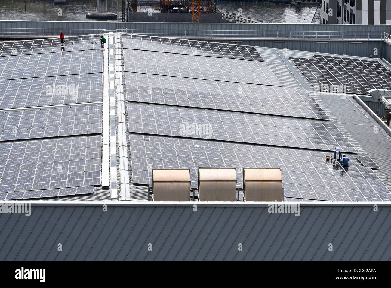 Engineering install Solar Cell system on a Roof top of the building to ...