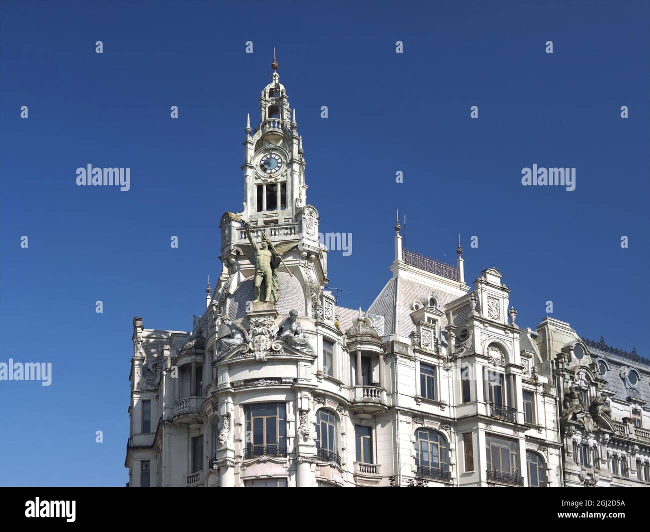 Avenida dos aliados porto tourists hi-res stock photography and images ...