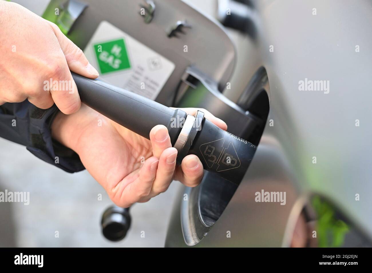 Munich. 8th Sep, 2021. Dispensing nozzle for hydrogen in front of the ...