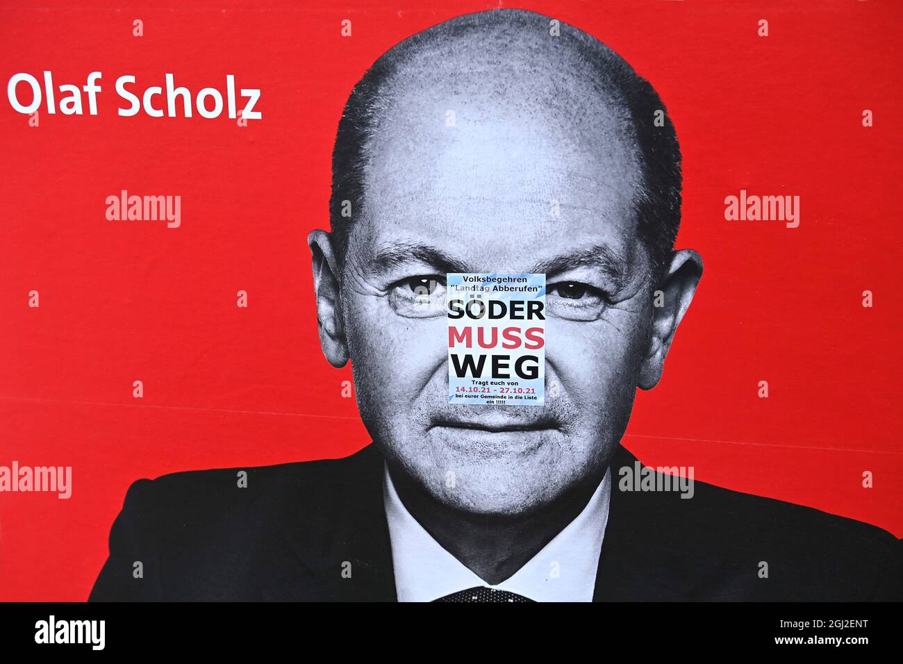 Munich, Deutschland. 08th Sep, 2021. SOEDER MUSS WEG sticker on Olaf ...