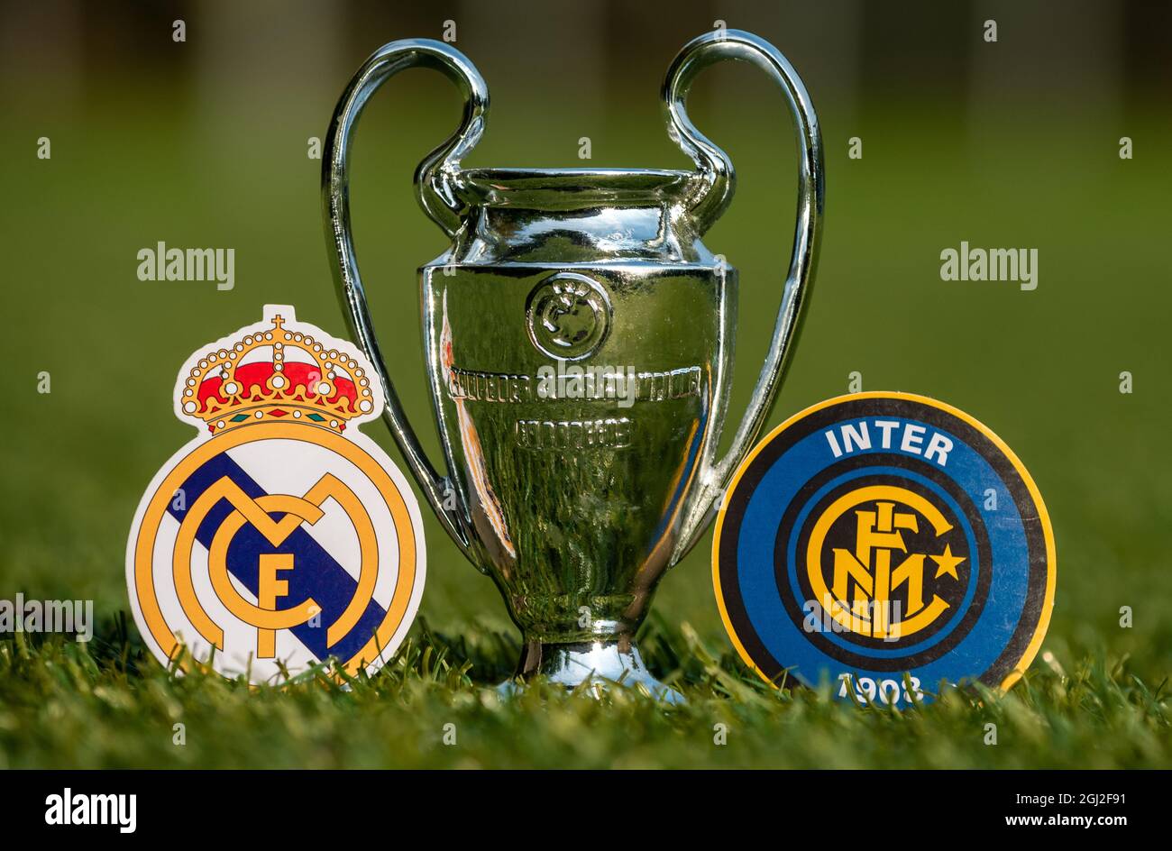 Real madrid logo bernabeu hi-res stock photography and images - Alamy