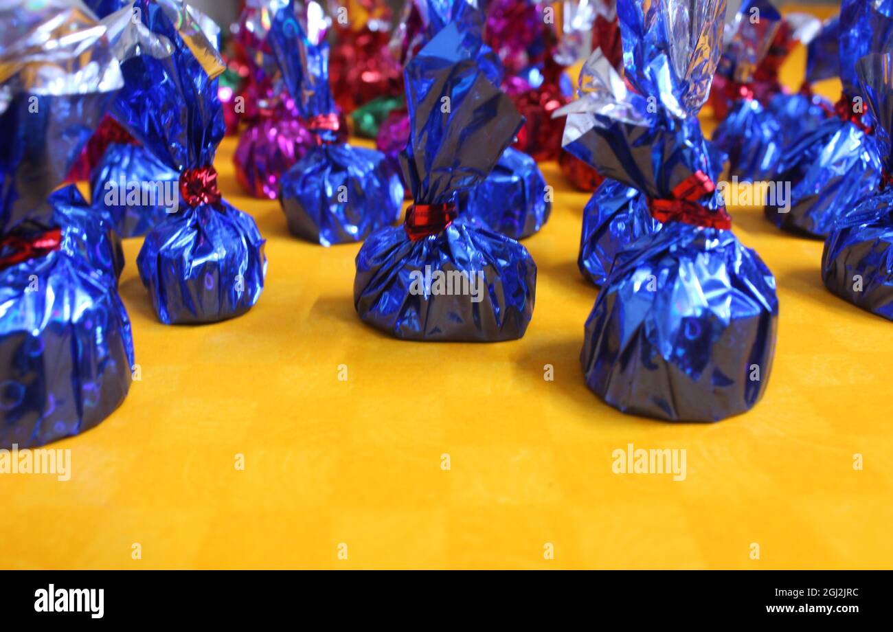 Handmade chocolates wrapping hi-res stock photography and images - Alamy