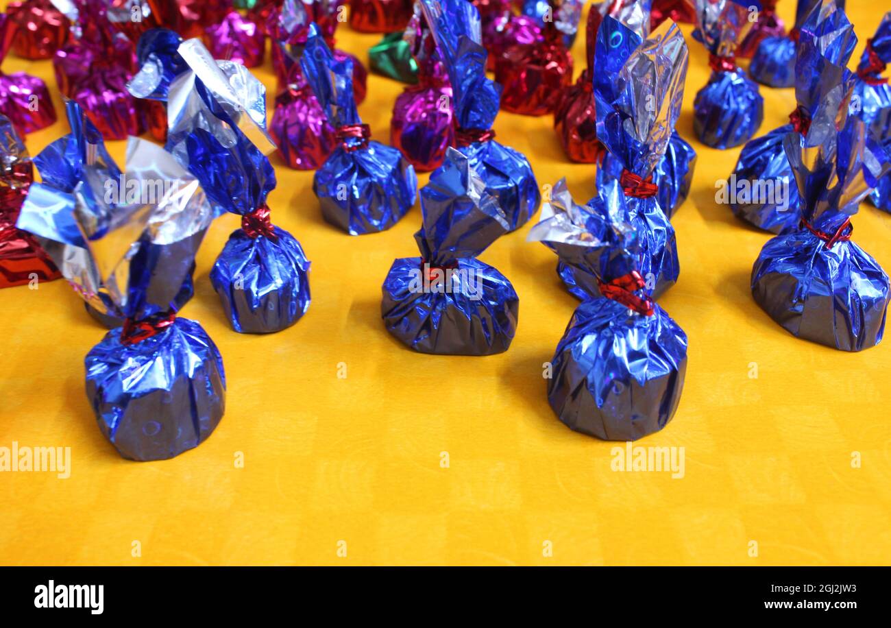 Handmade chocolates wrapping hi-res stock photography and images - Alamy