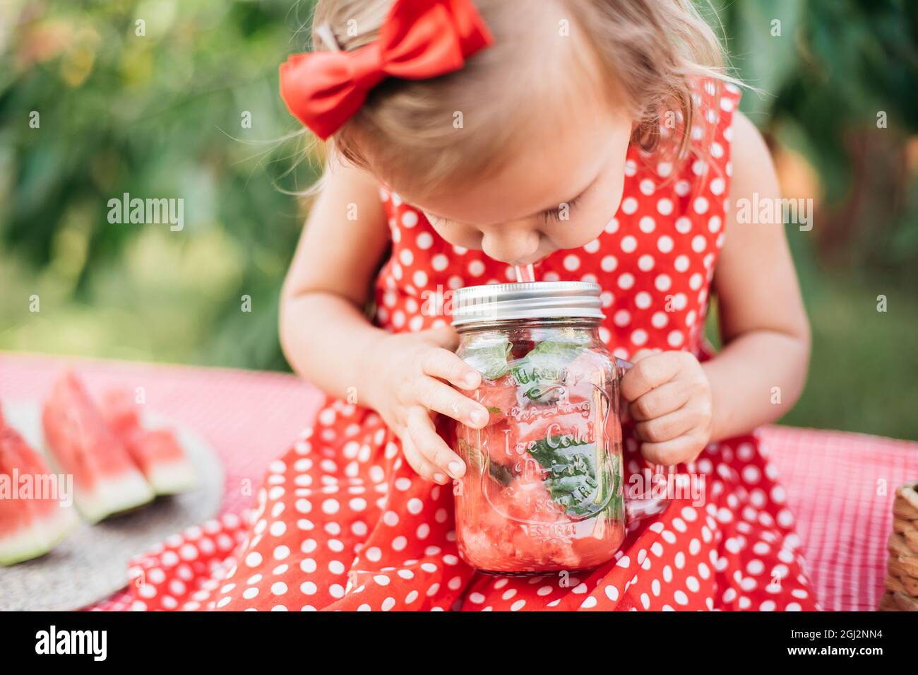 Lemonade Stand. Adorable little girl trying to sell lemonade ...