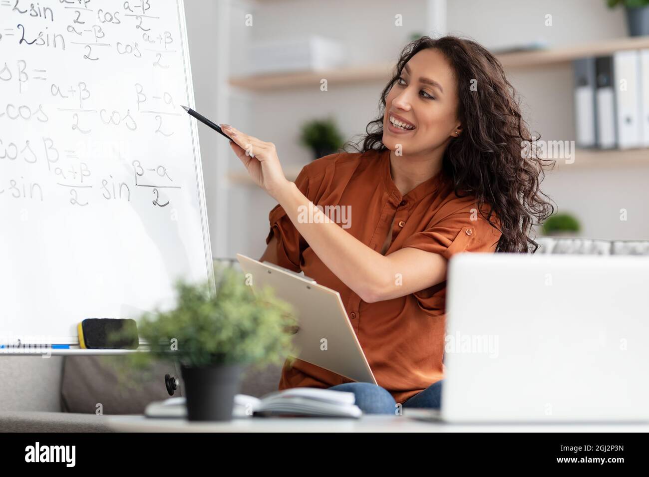 Explaining teaching hi-res stock photography and images - Alamy