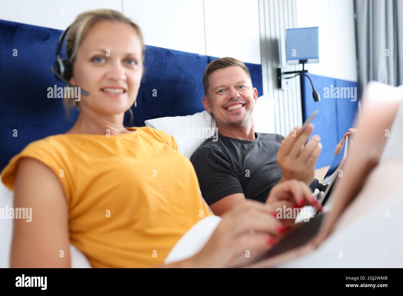 Bed zoom call work hi-res stock photography and images - Alamy