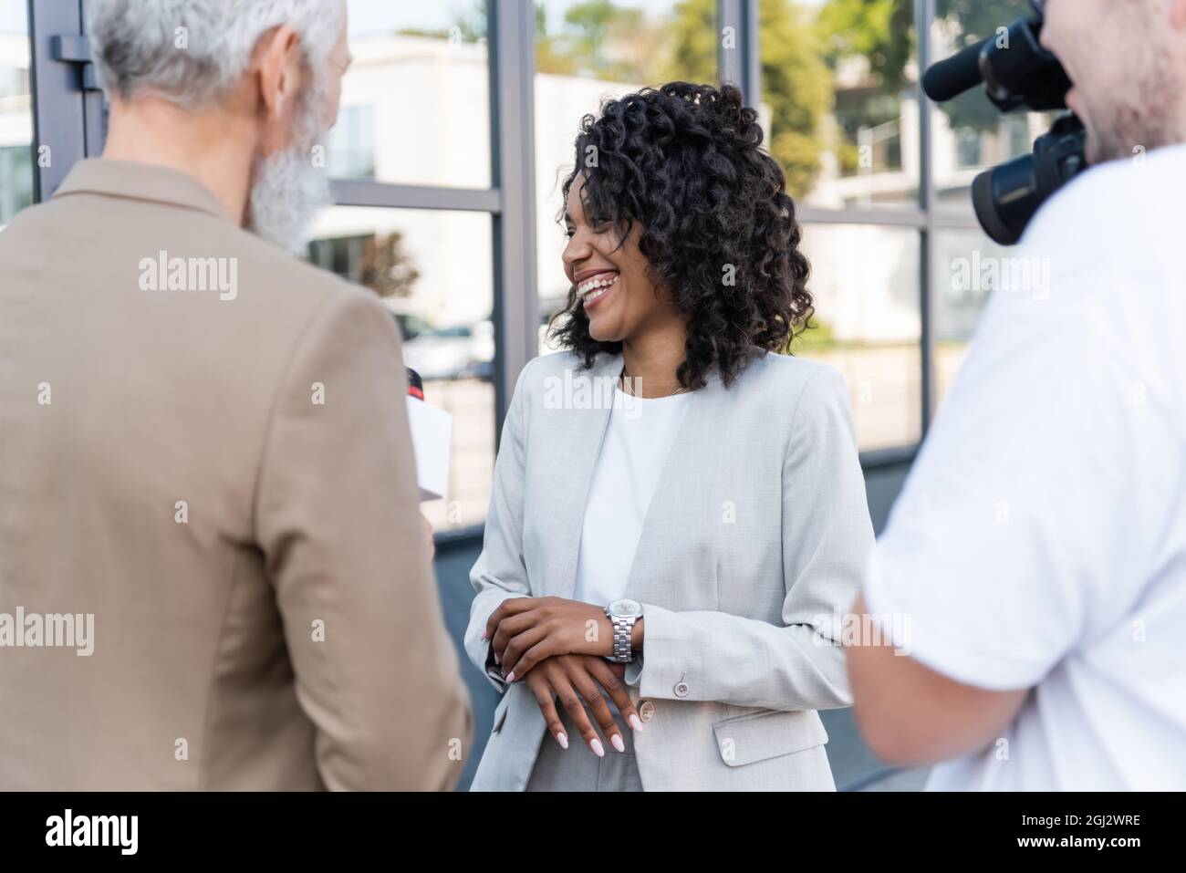 African woman interview outside hi-res stock photography and images - Alamy