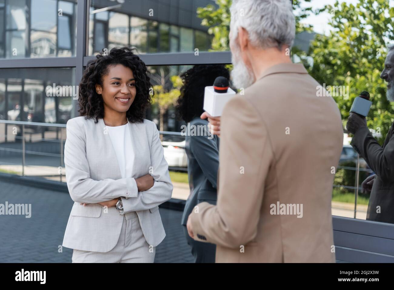 African woman interview outside hi-res stock photography and images - Alamy