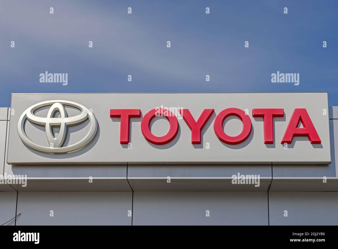 Toyota sign hi-res stock photography and images - Alamy