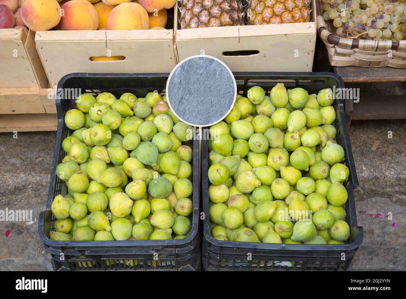 Figs at market hi-res stock photography and images - Alamy