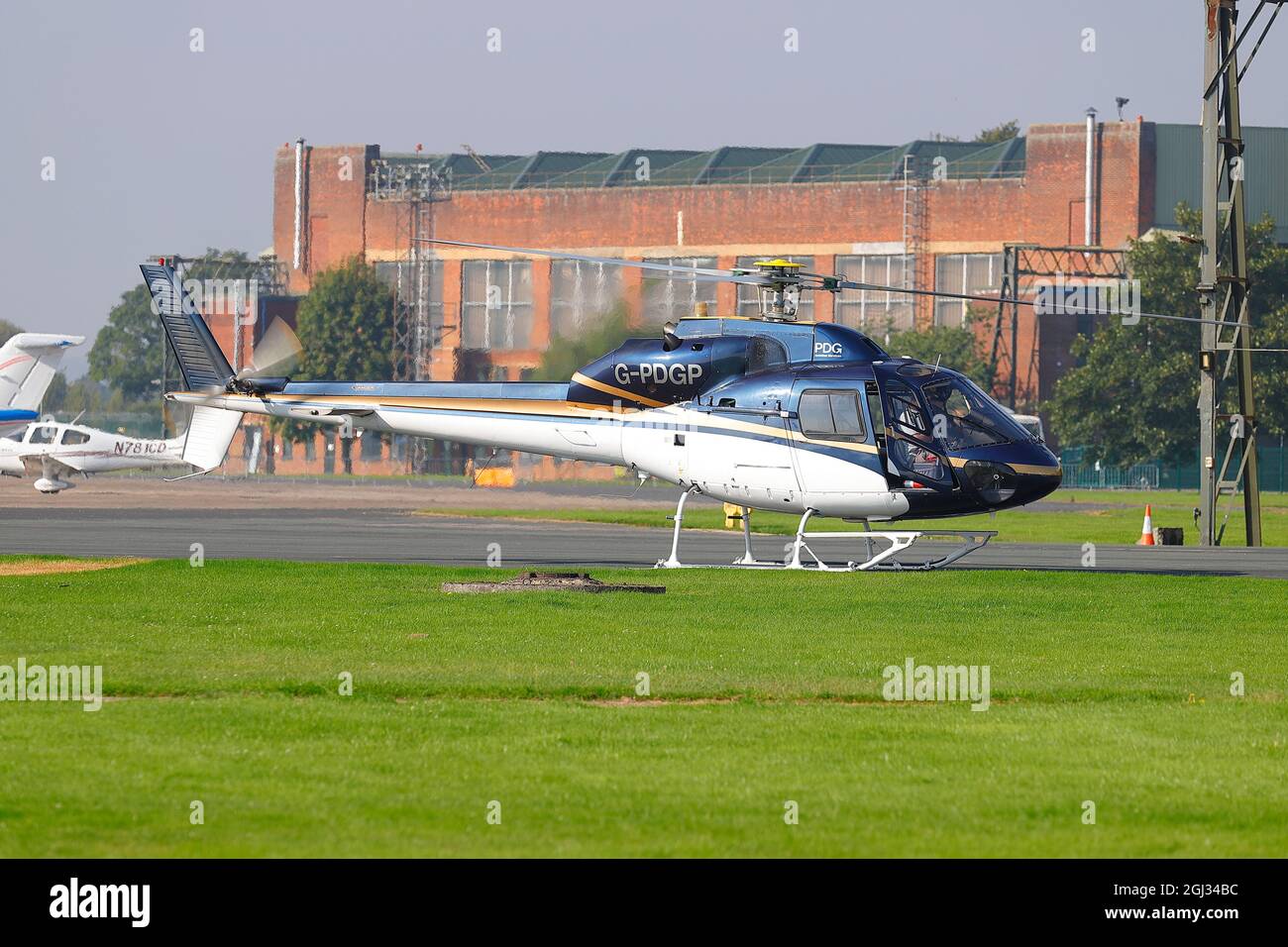Eurocopter as350b hi-res stock photography and images - Alamy