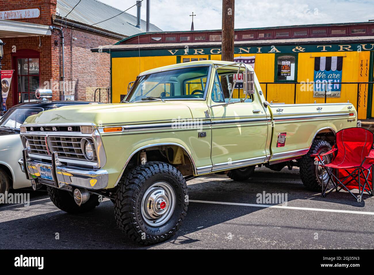 1975 ford pickup truck hi-res stock photography and images - Alamy