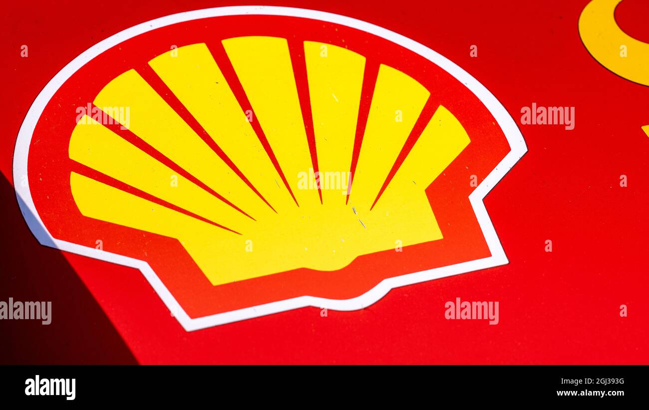 Shell logo on a Porsche 962C #17 on show at the Concours d’Elegance ...