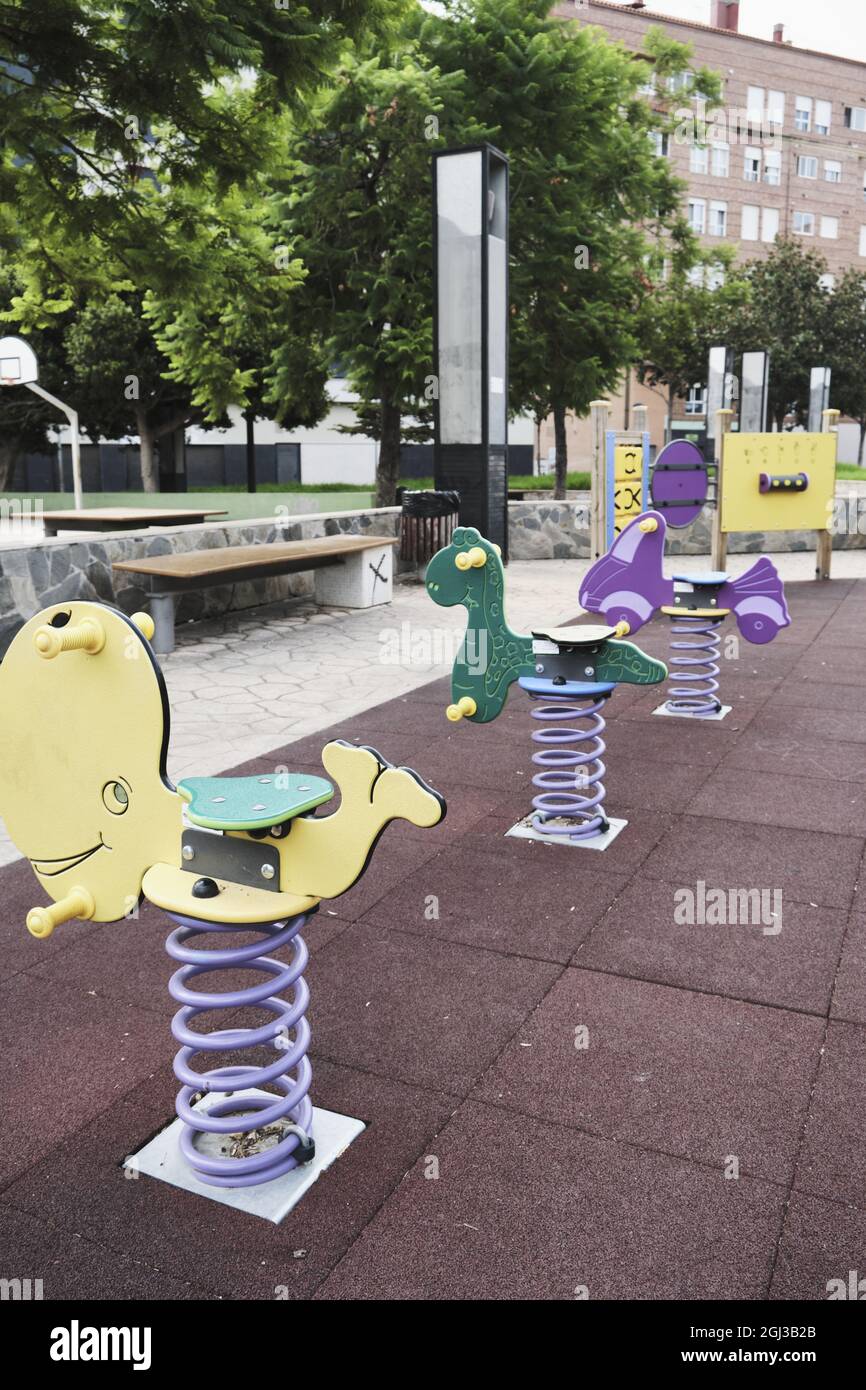 Different animals in row hi-res stock photography and images - Alamy