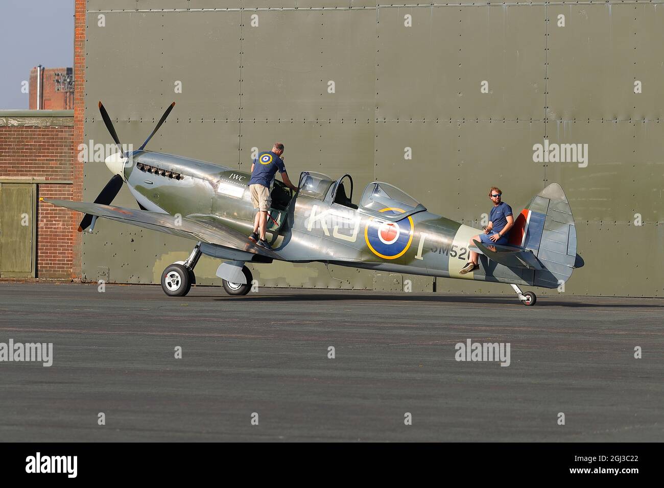 Twin seat spitfire hi-res stock photography and images - Alamy
