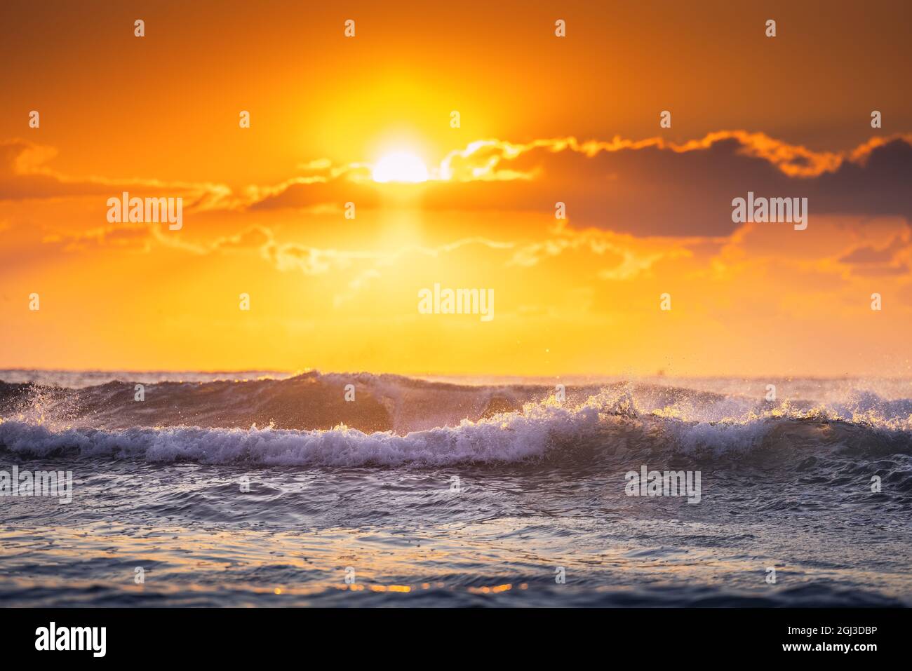 Wave sun hi-res stock photography and images - Alamy