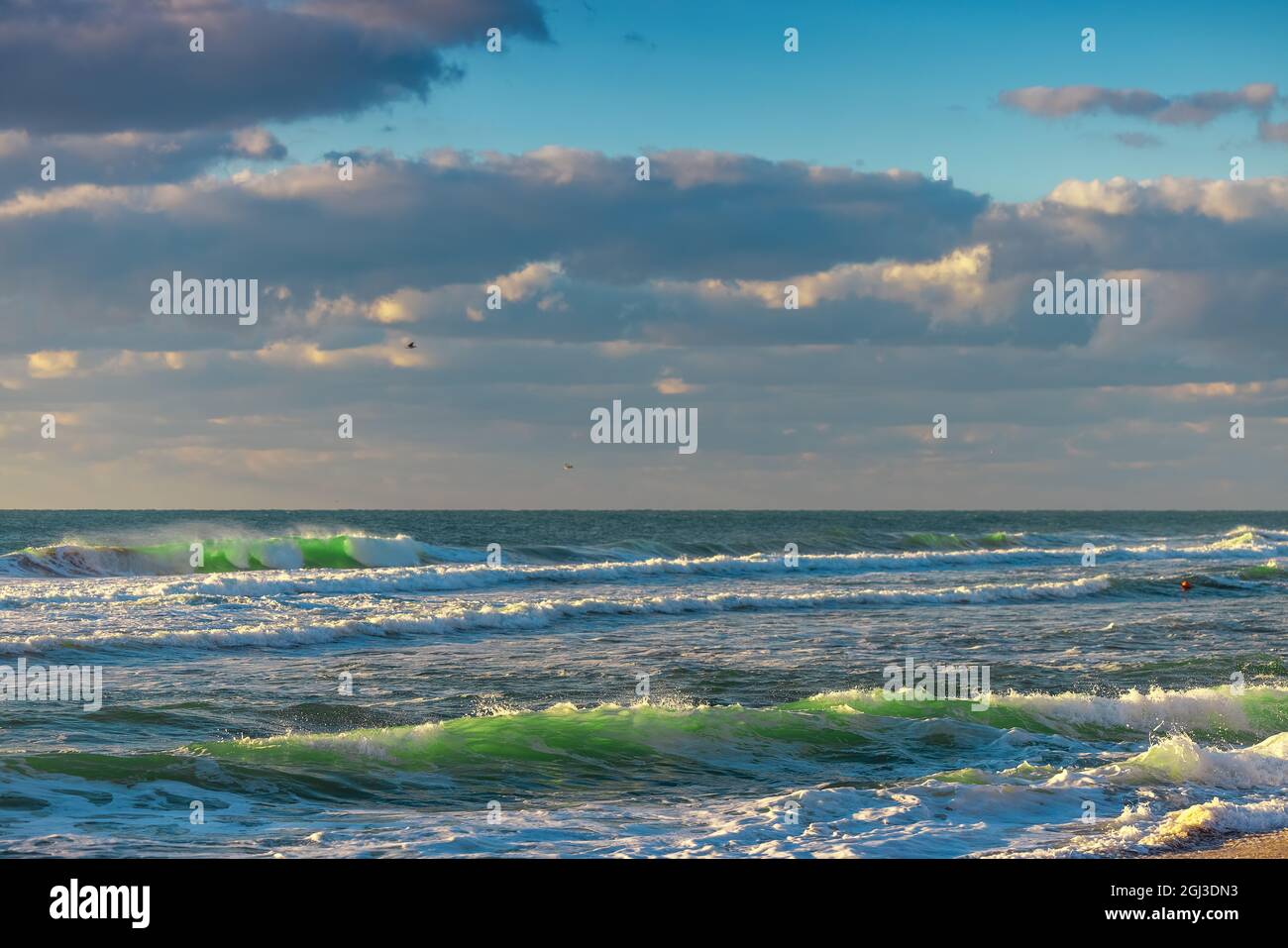 Wave and sun hi-res stock photography and images - Alamy