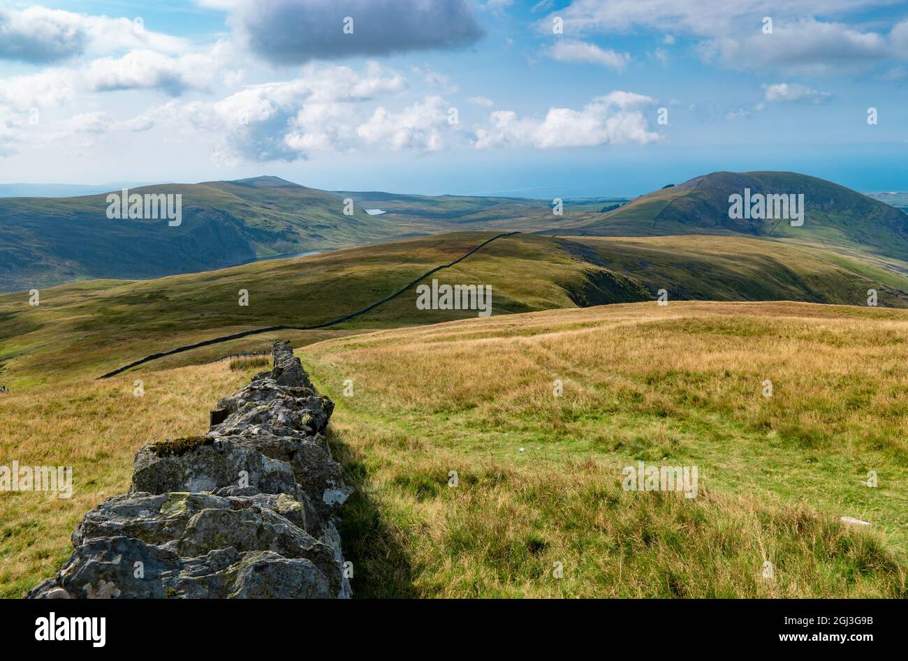 Hike with stone walls hi-res stock photography and images - Alamy