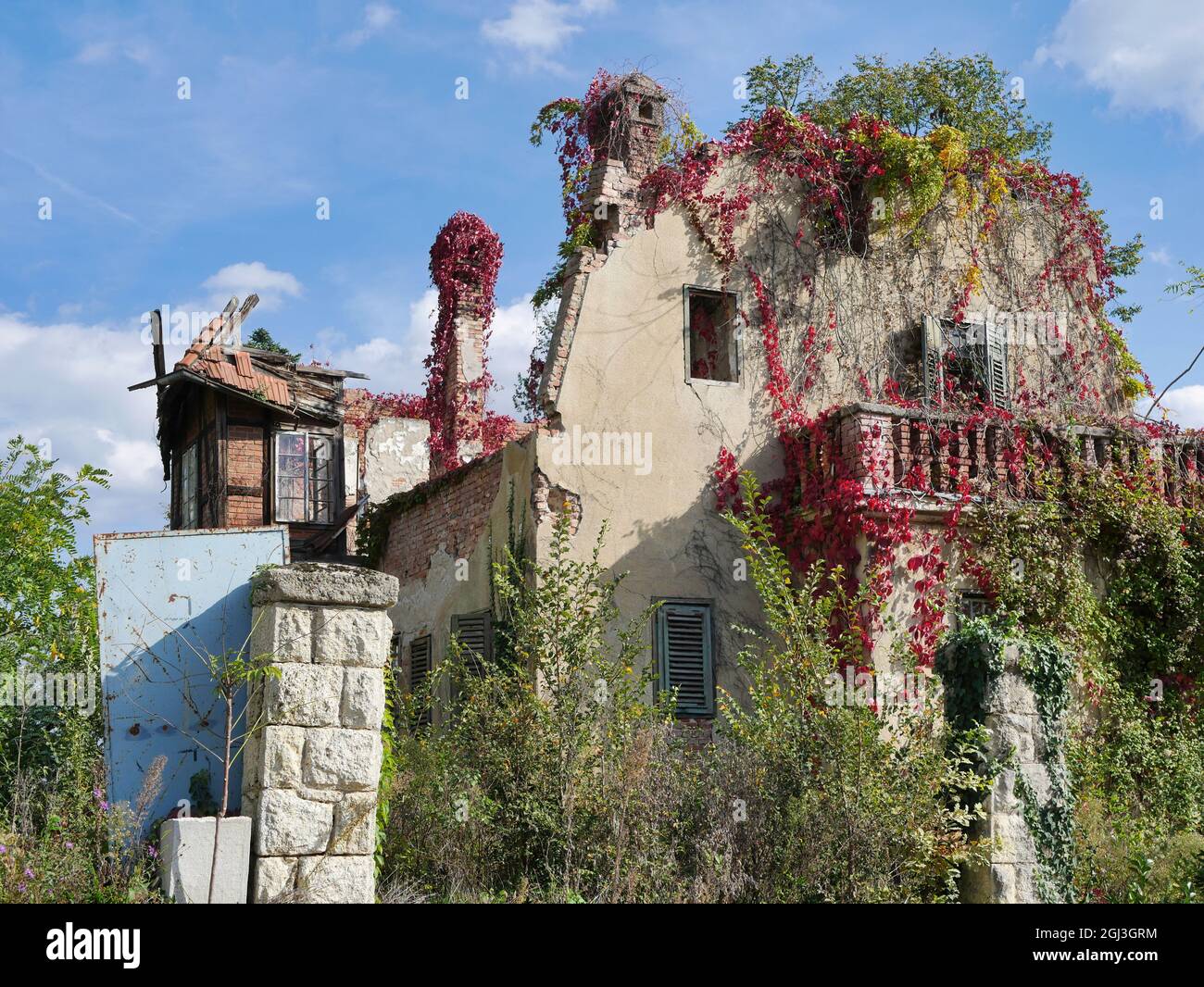 Destructed village hi-res stock photography and images - Alamy