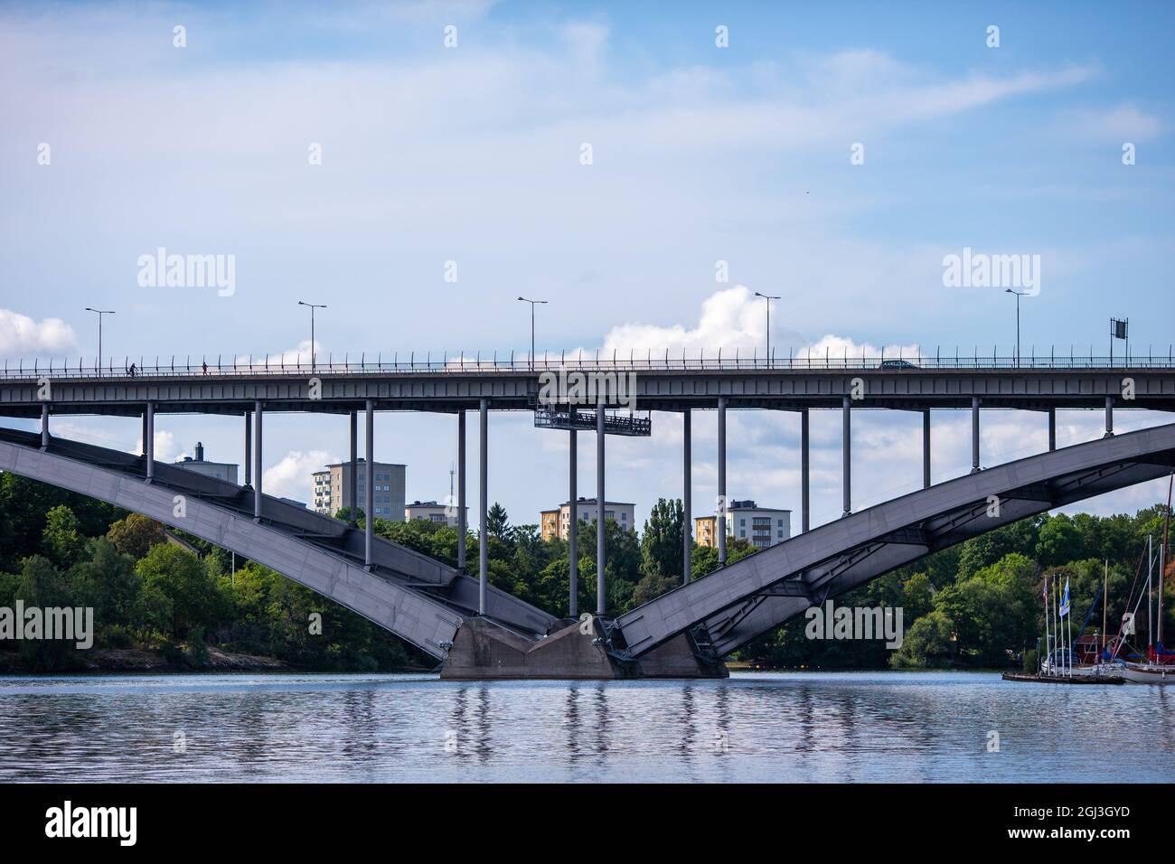 Metal bridge over the river Stock Photo - Alamy