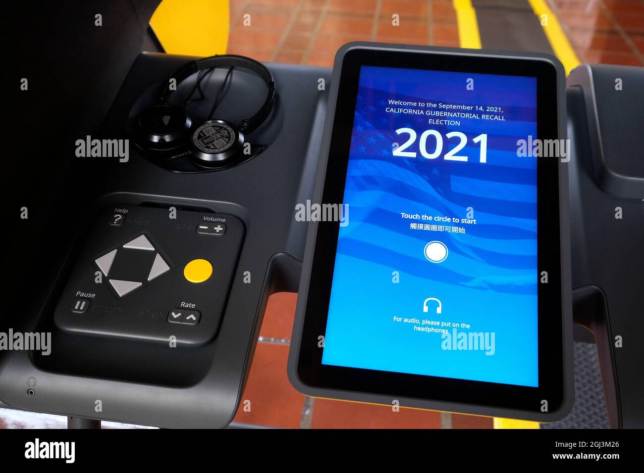 Touchscreen voting machine hi-res stock photography and images - Alamy