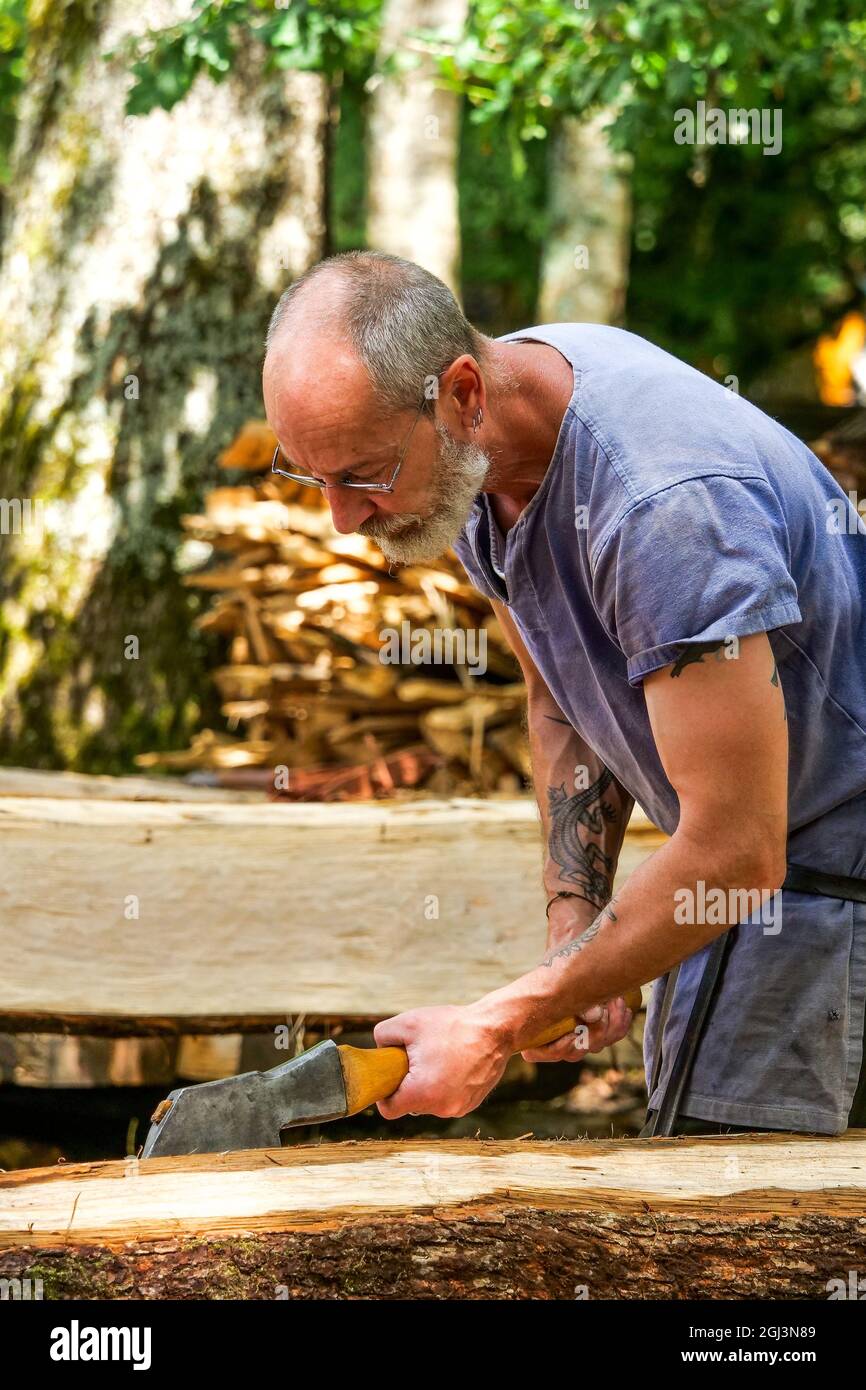 Carpenter, Guédelon Castle construction site, Treigny-Perreuse-Sainte ...