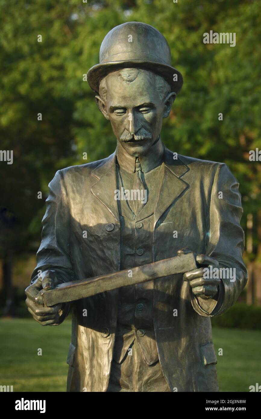 Orville wright statue hi-res stock photography and images - Alamy