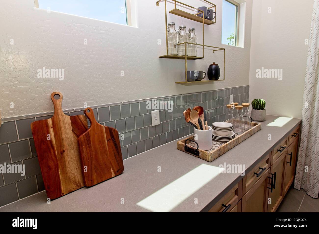 Kitchen side bar hi-res stock photography and images - Alamy