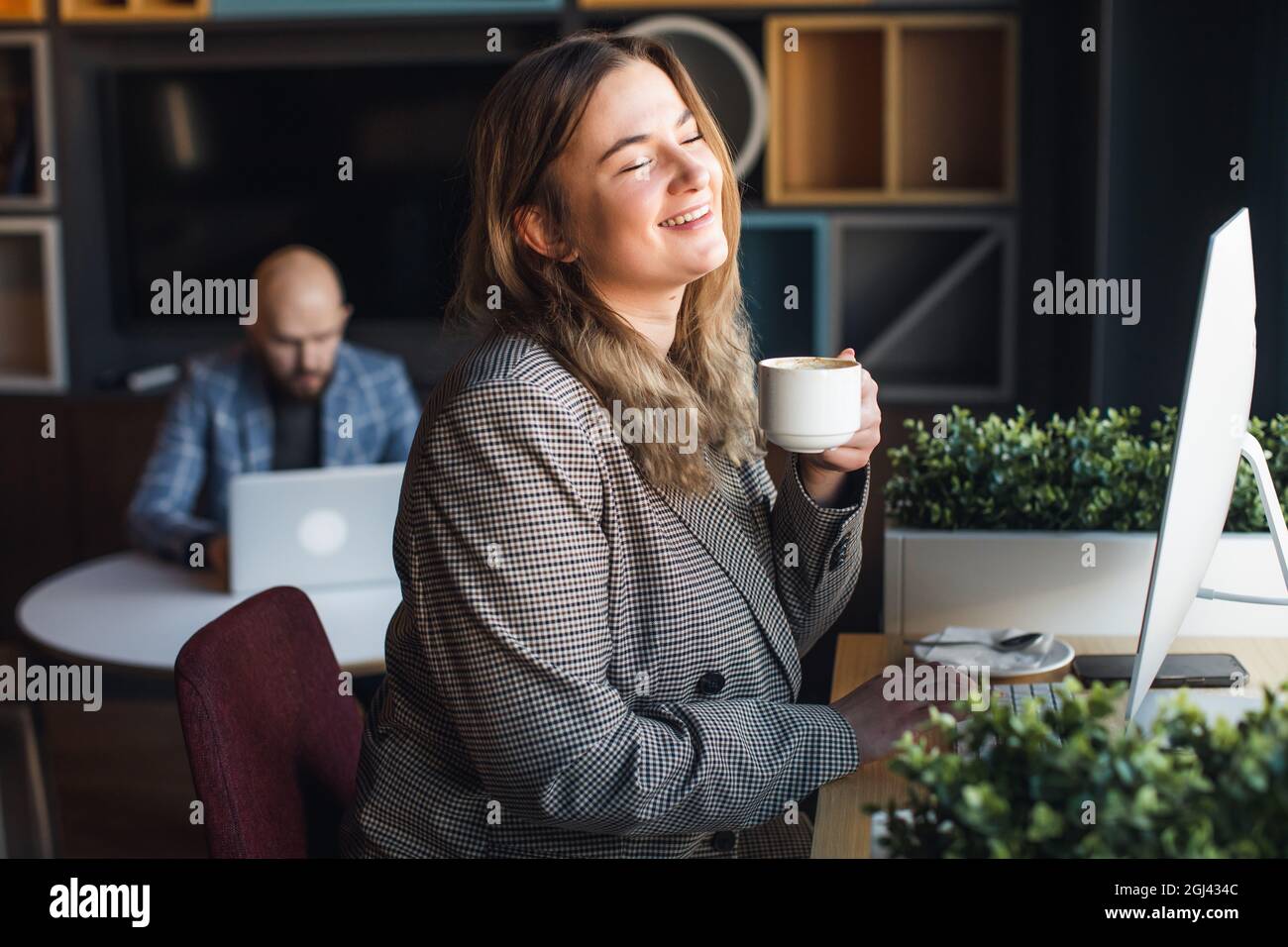 Woman relaxation coffee drinks hi-res stock photography and images - Alamy