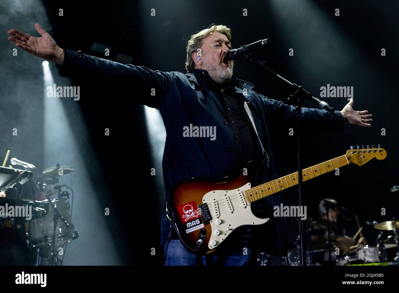 Elbow live performance hi-res stock photography and images - Alamy