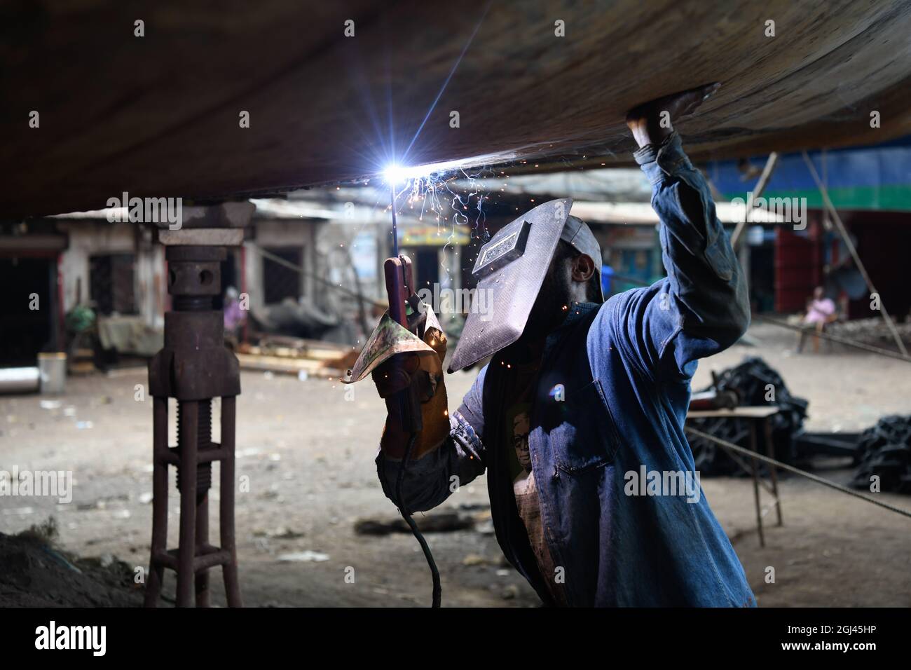 Dangerous working condition hi-res stock photography and images - Alamy