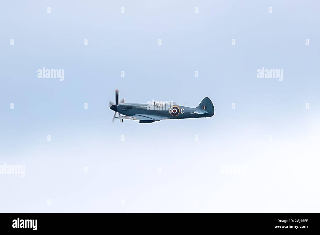 The Rolls Royce Supermarine Spitfire PS853 display, Bournemouth Air ...