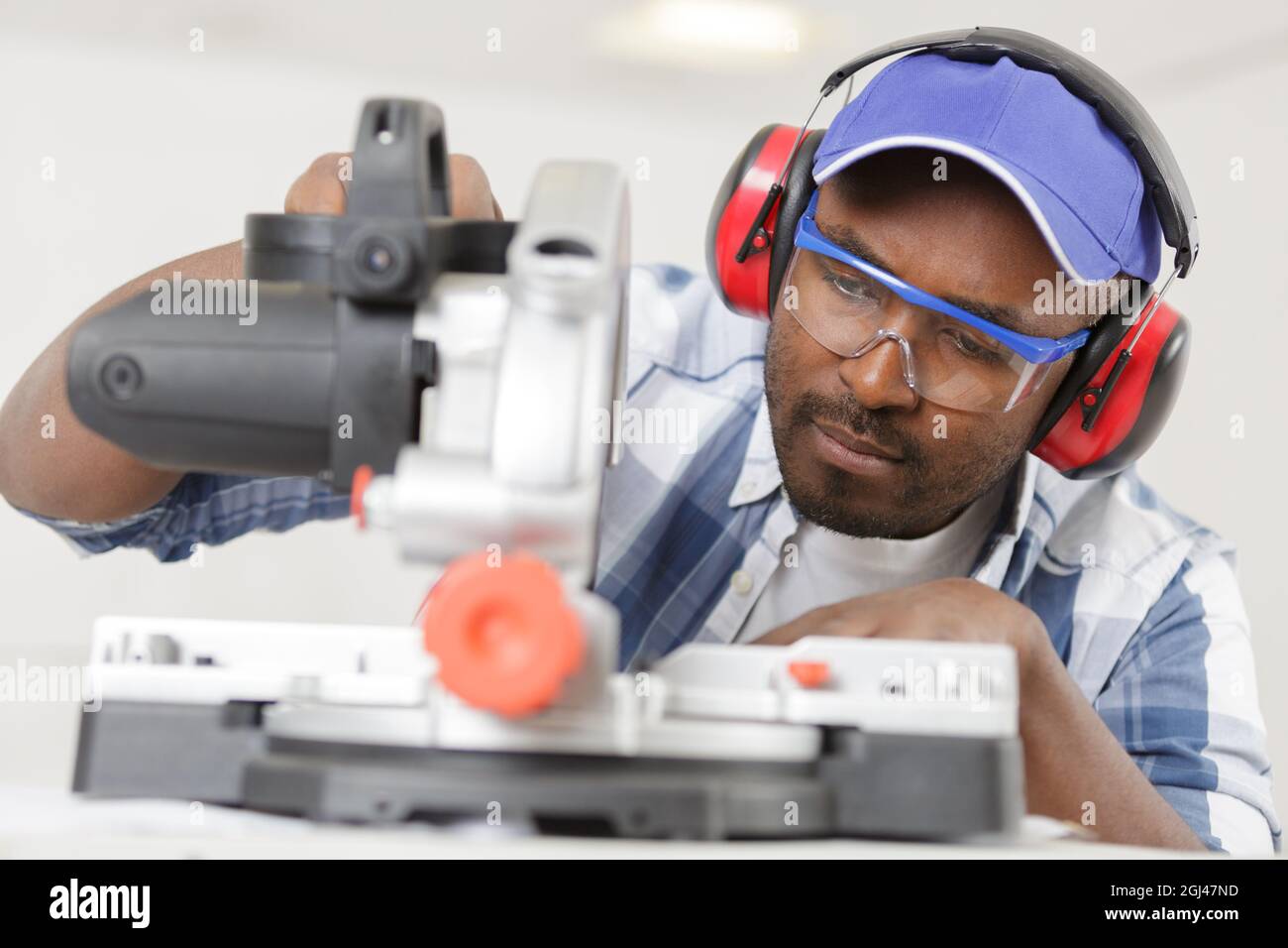 man using circular saw in workplace Stock Photo - Alamy