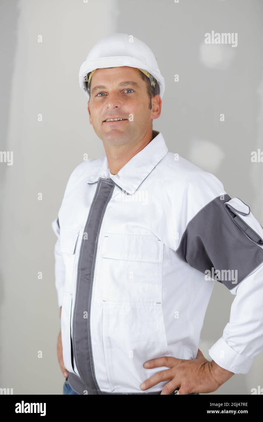 male builder looking at camera Stock Photo - Alamy