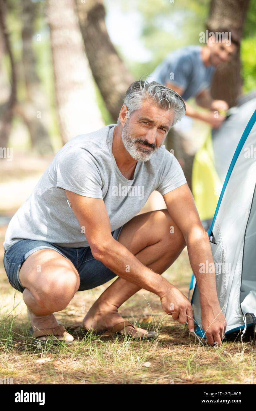 men set up a tent Stock Photo - Alamy