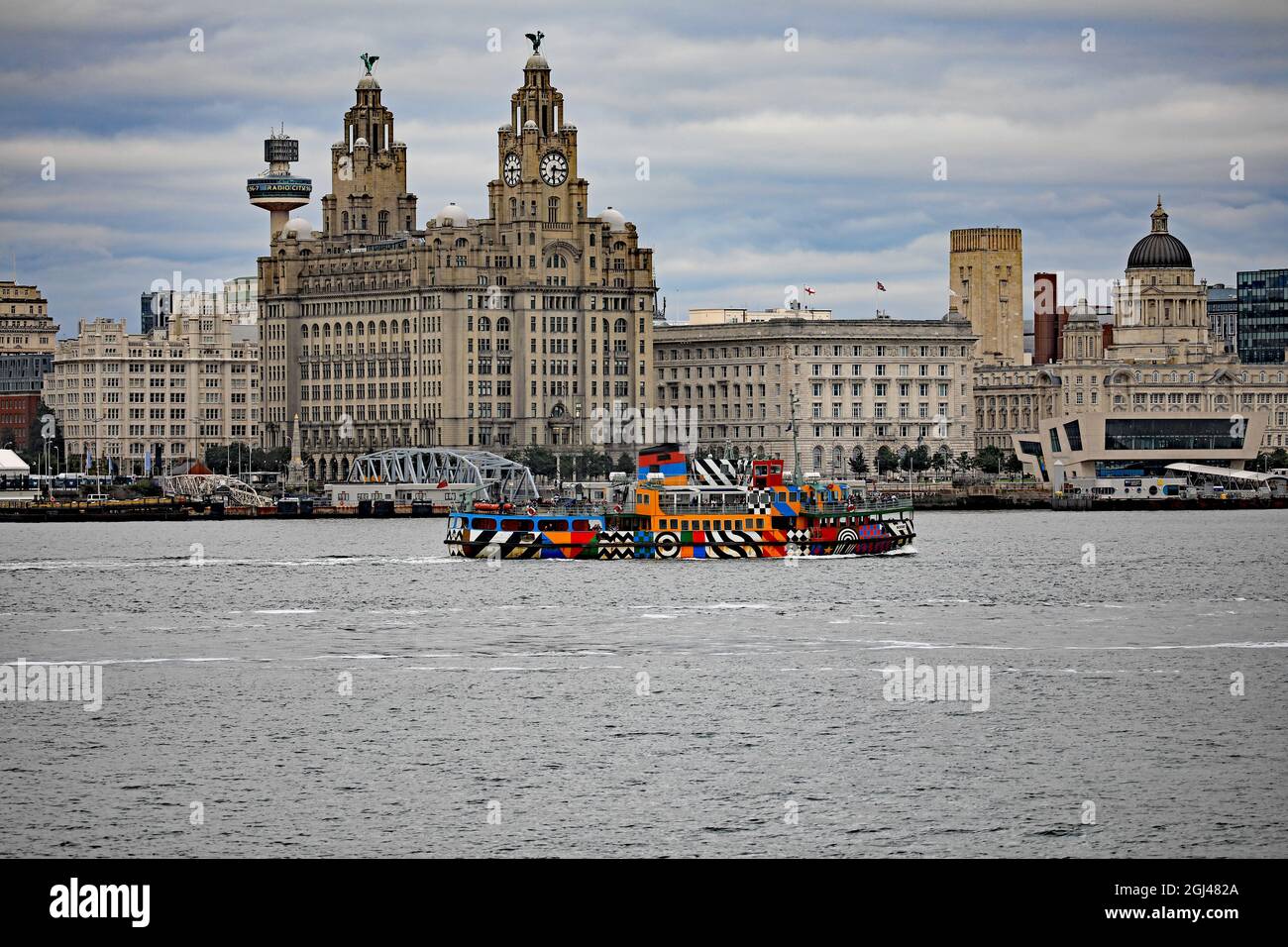 Liverpool ferry waterfront hi-res stock photography and images - Alamy