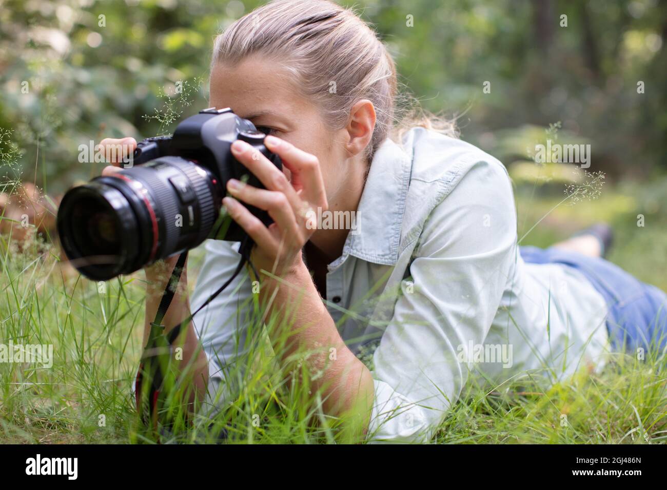 Long grass photo shoot hi-res stock photography and images - Alamy